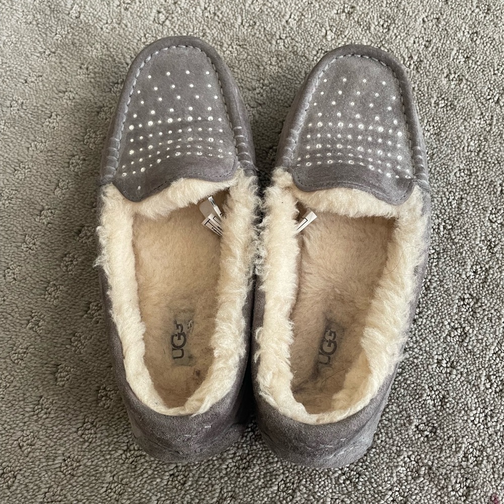 Ugg Light Gray Slippers With Soft Suede And Plush Lin… - Gem
